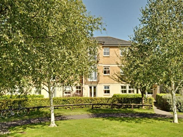 Venneit Close, Roger Dudman Way, Oxford 3 bed flat to rent £2,495 pcm £576 pw