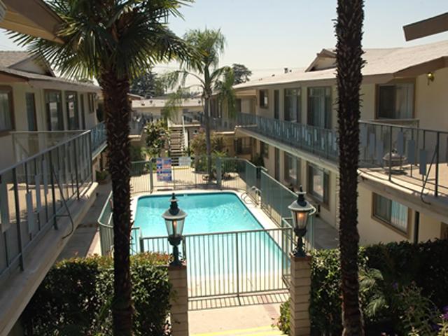 Vecino Capri 1 Bed 1 Bath