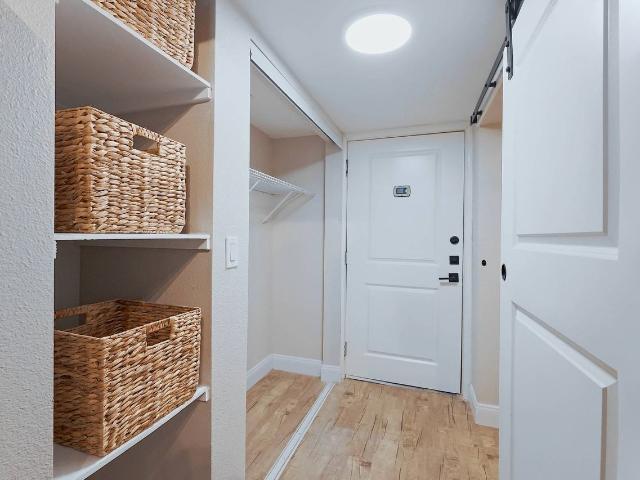 VEER Apartments Studio Apartment for Rent at 7928 Gessner Dr, Austin, TX 78753 Georgian Acres