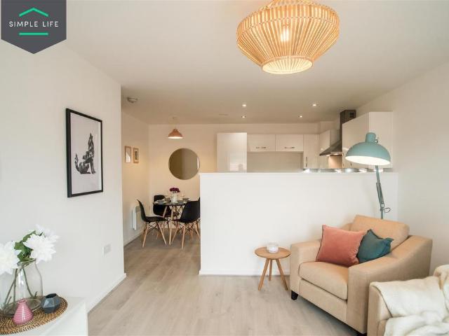 Velveteen Crescent, Worsley, M28 2 bed apartment to rent £1,005 pcm £232 pw