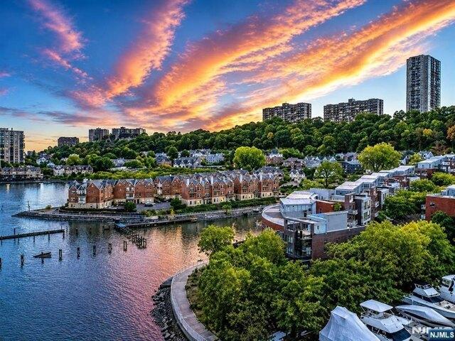 Vela Way, Edgewater, Condo For Sale