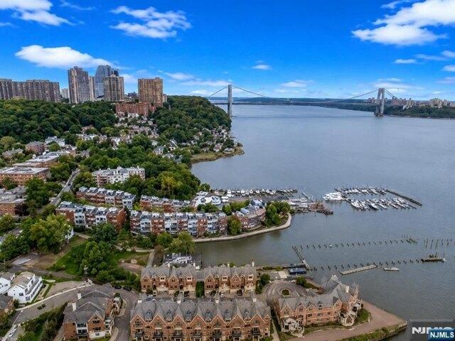 Vela Way, Edgewater, Condo For Sale