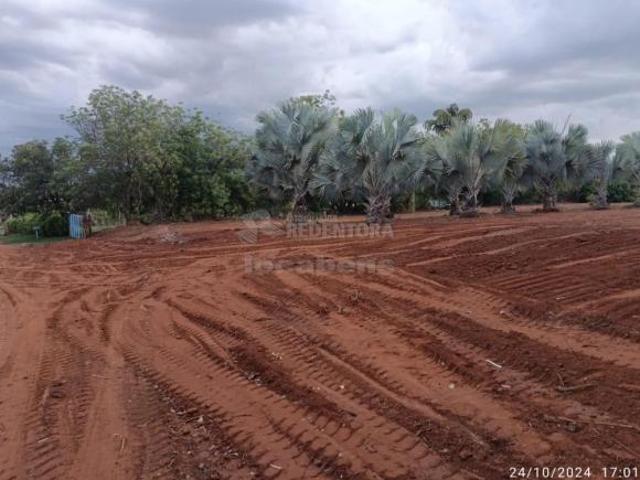 Vertentes do Sul Área de 1.878,97 m² boa para construir