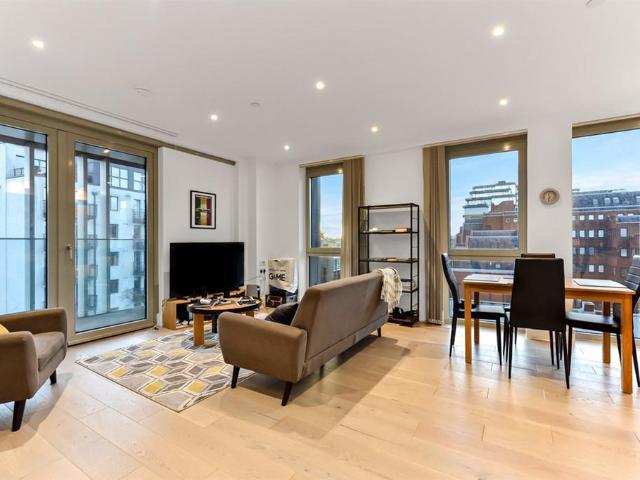 Verto Building, Kings Road, London, RG1 2 bed apartment to rent £1,995 pcm £460 pw