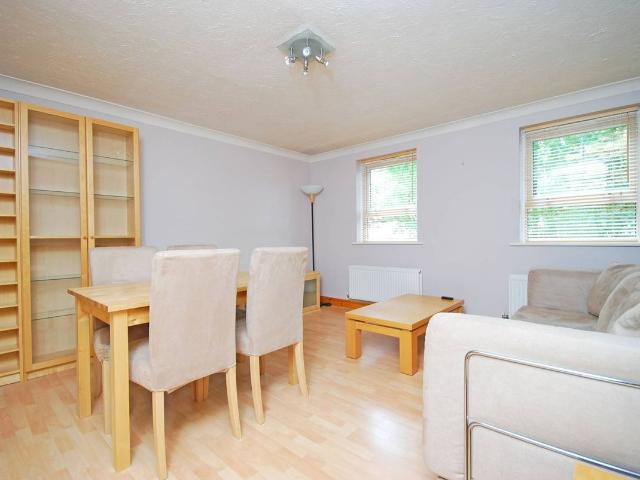 Verwood Lodge, Isle Of Dogs, London E14, 2 bed flat to rent, £2,145 pcm | PrimeLocation