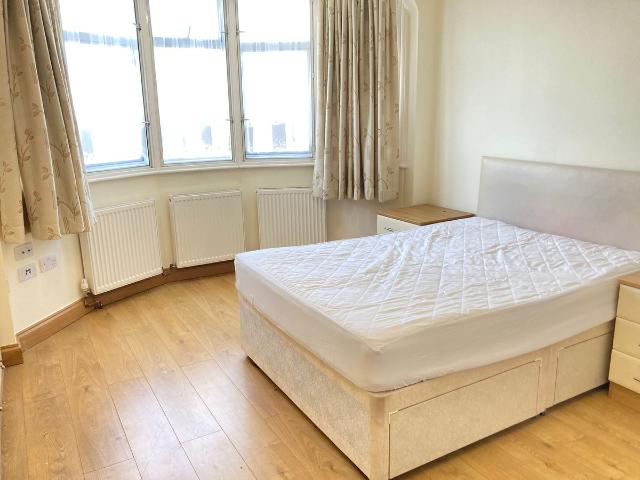 Very Near Cawdor Crescent Area, Hanwell Boston Manor Area W7, 3 bed shared accommodation to rent, £900 pcm | PrimeLocation