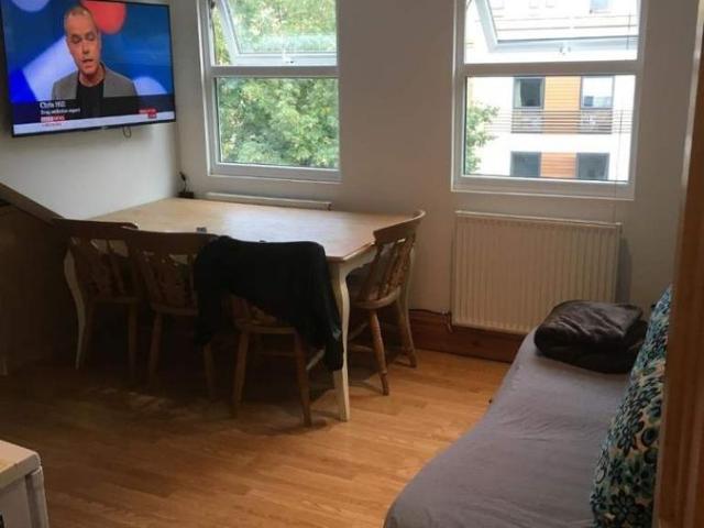 Very Near Craven Avenue Area, Ealing Broadway West W5, 2 bed flat to rent, £2,000 pcm | PrimeLocation
