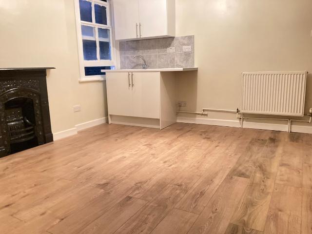 Very Near Hastings Road Area, Ealing W13, Room to rent, £900 pcm | PrimeLocation