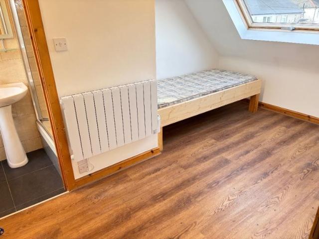 Very Near Off Almond Avenue Area, Ealing W5, Studio to rent, £1,250 pcm | PrimeLocation