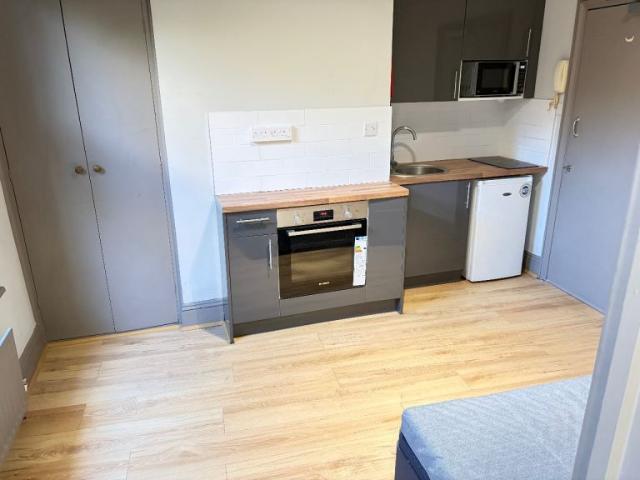 Very Near Lyncroft Gardens Area, West Hampstead NW6, Studio to rent, £1,150 pcm | PrimeLocation