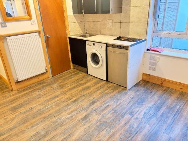 Very Near Morrisons Supermarket Area, Acton Shopping Area W3, 1 bed flat to rent, £1,650 pcm | PrimeLocation