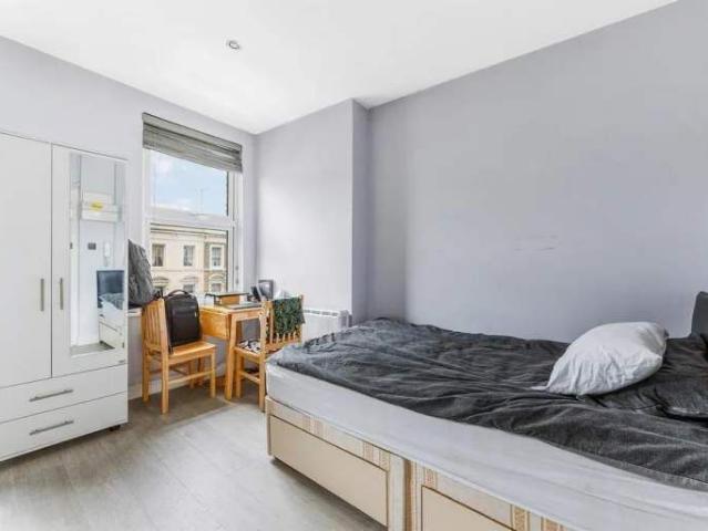 Very Near Warwick Road Area, Earls Court SW5, Studio to rent, £1,400 pcm | PrimeLocation