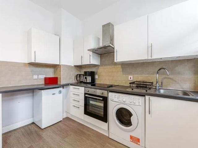 Very Near Warwick Road Area, Earls Court SW5, Studio to rent, £1,650 pcm | PrimeLocation