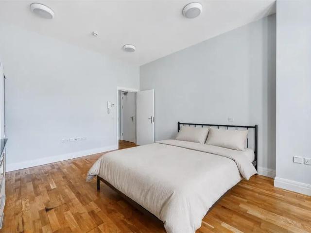 Very Near The Uxbridge Road Area, Ealing Common Area W3, Studio to rent, £1,500 pcm | PrimeLocation