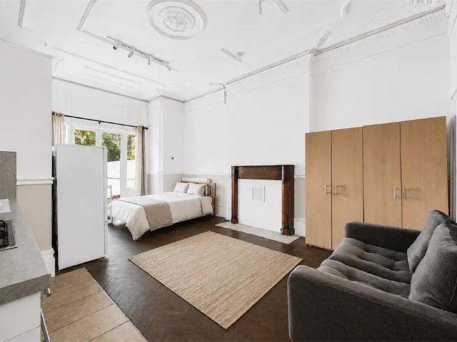 Very Near The Uxbridge Road Area, Ealing Common W3, Studio to rent, £1,550 pcm | PrimeLocation