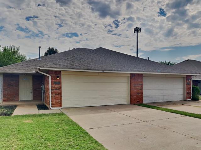 Very Nice 3 Bedroom 2 Bath Duplex in Mustang Schools