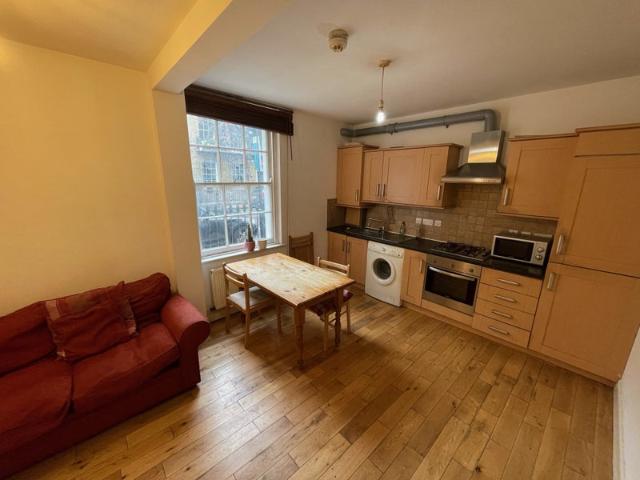 Very nice 1 double bed to rent in kings X