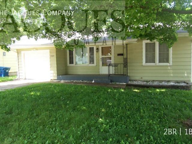 Very Nice 2 Bedroom 1 Bath 1 Car Garage