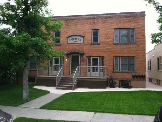 Very nice and clean 2 bedroom apartment 1222 1st Ave S