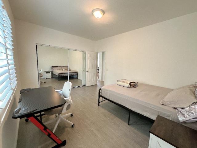 Very nice and Large Bedroom for Rent