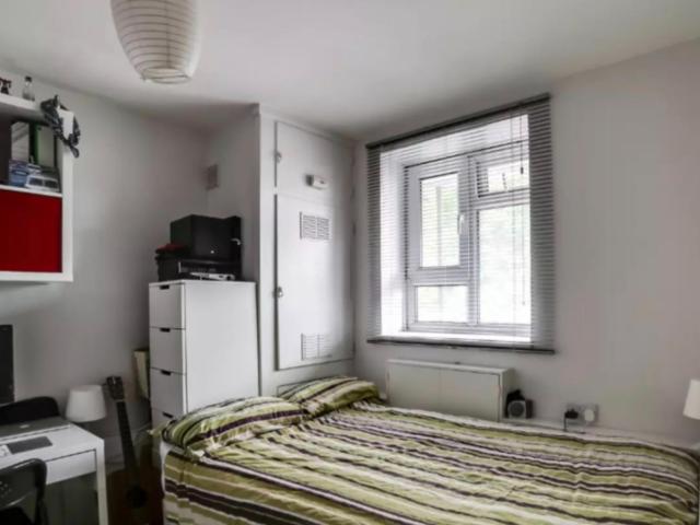 Very nice double bedroom close to Bromley by Bow tube station Has a Room