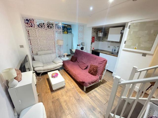 Very Nice Large Self Con Studio Bills Included