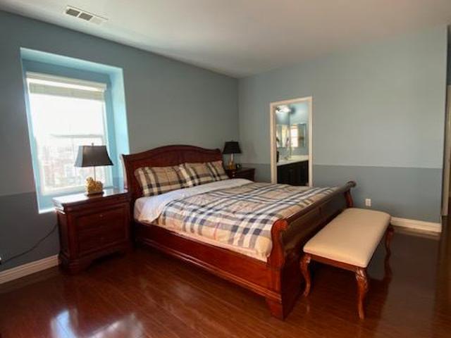 Very Nice Large single bed room for rent