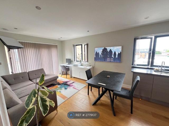 Very Central Reading, Reading RG1, 1 bed flat to rent, £1,825 pcm | PrimeLocation