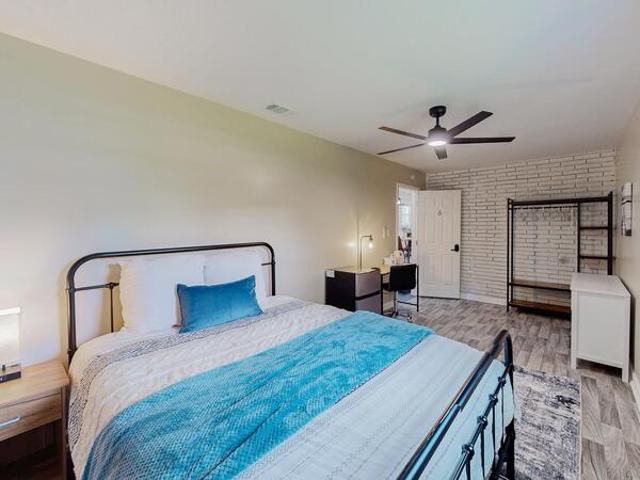 Very clean & newly remodeled Decatur property with fully updated kitchen & new furniture throughout!