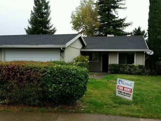 Very Clean 3 BD 2 BA Half Plex 5111 Richon Vista Ct
