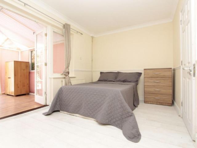 Very cool double bedroom with terrace not far from West Ham tube station Has a Room