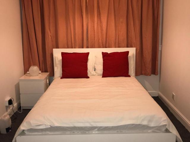 Very comfy double ensuite bedroom near the Arsenal tube station Has a Room