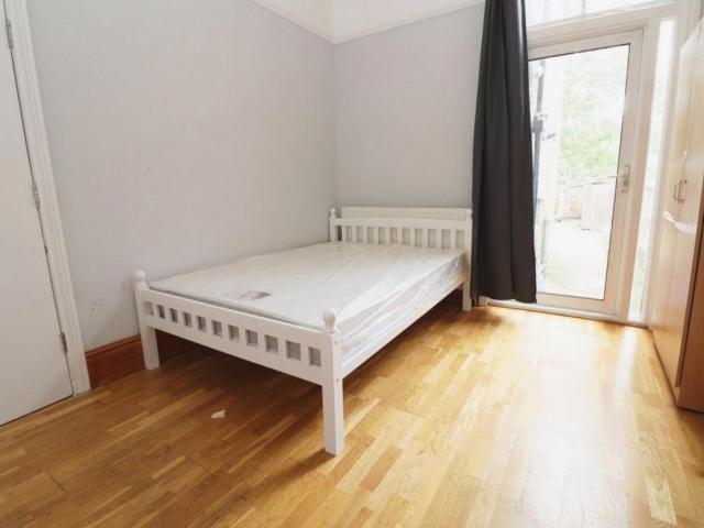 Very cosy double bedroom near Lewisham Park Has a Room