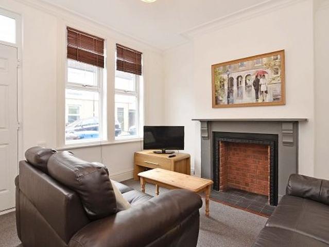 Very High Standard Four Bedroom Student Property NOW AVAILABLE TO GROUPS OF THREE