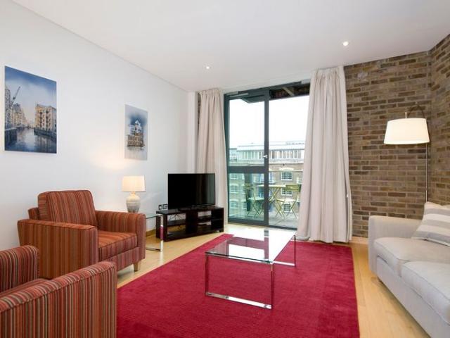 Very large one bedroom apartment within a sought after development offering superb river views and a contemporary interior