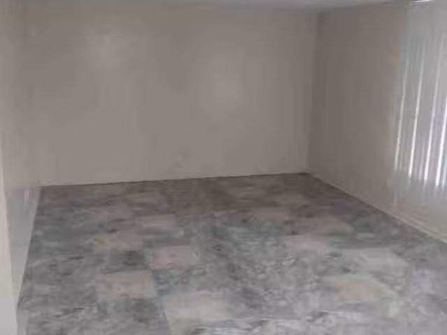 Very Large 1 bedroom near hospitals, shopping mall and I 49 2.
