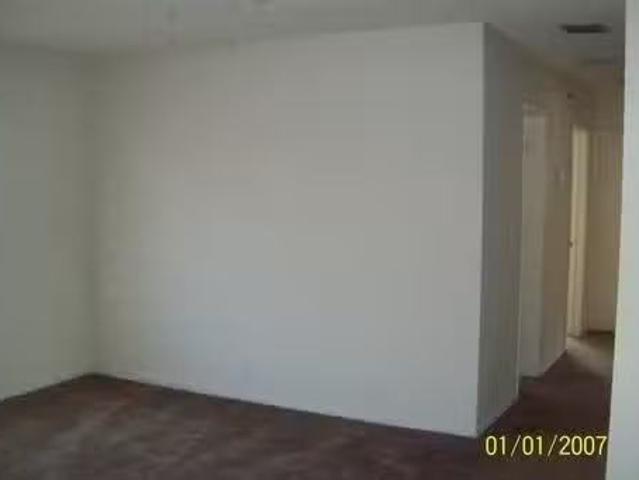 Very Large 2 Bedroom 1.5 bathroom available NOW! 1908 Gardena.