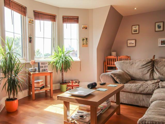 Very large 2 bedroom flat in SE1 Zone 1