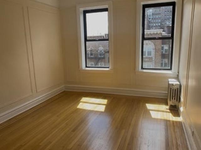 Very Spacious apartment in the Heights!