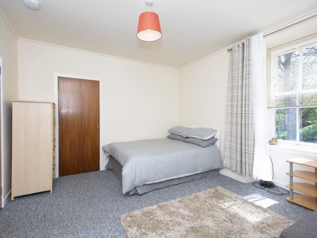 Very warm studio flat for rent