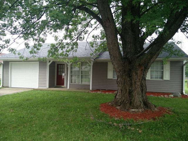 Very well kept 3 bedroom, 1.5 bath with One Car Garage and Nice Back Yard