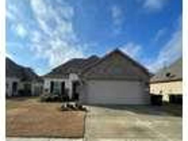 Very well maintained 3 Bedroom home !