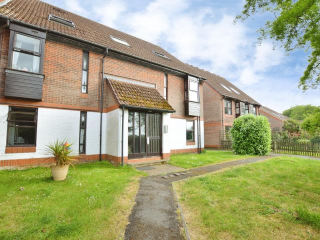 Veryan, Woking, Surrey GU21, Studio to rent, £950 pcm | PrimeLocation