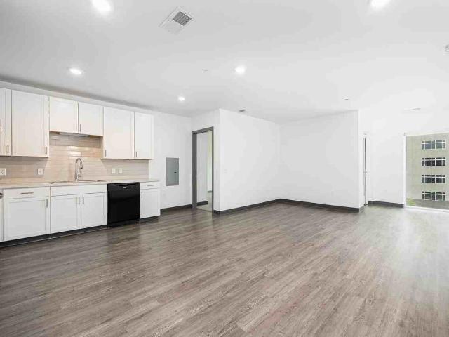 Vera on Broad 1 Bedroom Apartment for Rent at 366 E Broad St, Columbus, OH 43215 Downtown Columbus