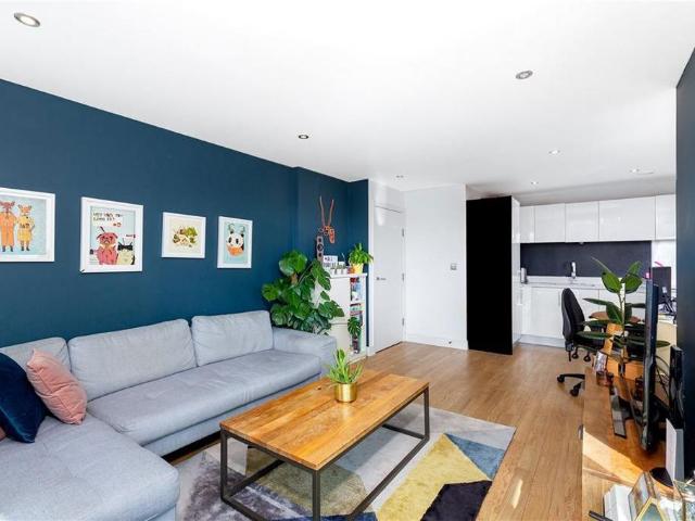 Verdigris Apartments, London E2 1 bed flat to rent £2,500 pcm £577 pw