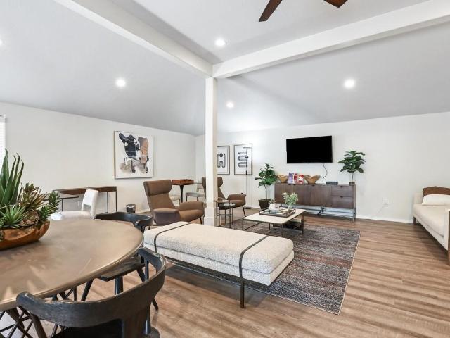Veri on Cascade Barclay 2 Bedroom Apartment for Rent at 775 Cascade St, Oregon City, OR 97045 Barclay Hills