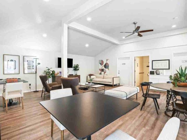 Veri on Cascade Barclay 2 Bedroom Apartment for Rent at 775 Cascade St, Oregon City, OR 97045 Barclay Hills