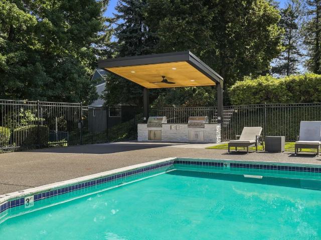 Veri on Cascade Barclay 2 Bedroom Apartment for Rent at 775 Cascade St, Oregon City, OR 97045 Barclay Hills