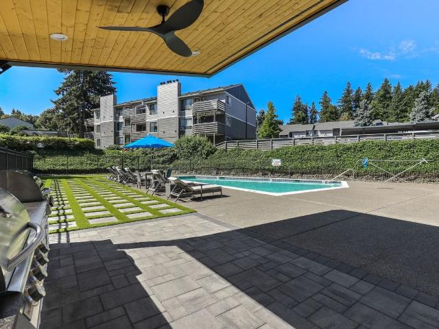 Veri on Cascade Barclay 2 Bedroom Apartment for Rent at 775 Cascade St, Oregon City, OR 97045 Barclay Hills