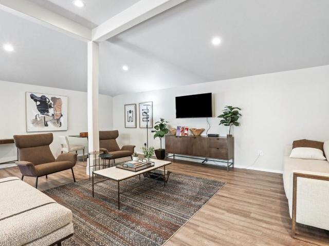 Veri on Cascade Barclay 3 Bedroom Apartment for Rent at 775 Cascade St, Oregon City, OR 97045 Barclay Hills